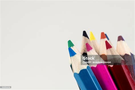 채색기법 연필 흰색 바탕에 그림자와 0명에 대한 스톡 사진 및 기타 이미지 0명 교육 다양 Istock