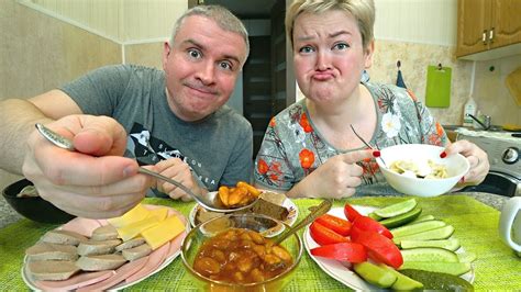 Мукбанг СОРВАЛАСЬ с ДИЕТЫ ЖРУ ПЕЛЬМЕНИ И ПЛАЧУ Семейный обед в России