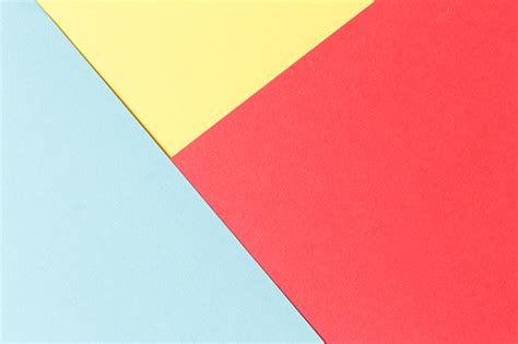 抽象的な幾何学的なお祭りの背景 赤黄色青紙背景平面図ミニマルなコンセプトです 紙のストックフォトや画像を多数ご用意 紙 色