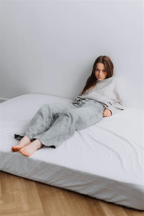 Teen Girl Barefoot Photos Download The Best Free Teen Girl Barefoot