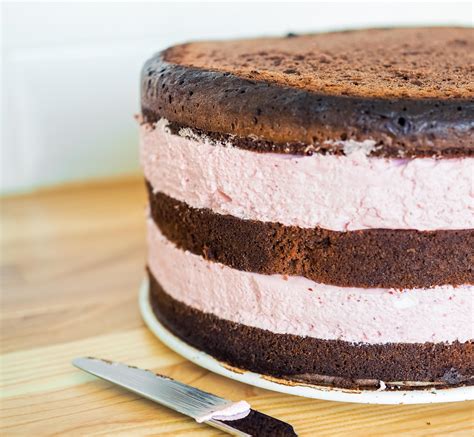 SUKLAA MANSIKKA NAKED CAKE TÖRKYHYVÄÄ Piia Pajunen Terve fi