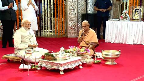 Prime Minister Narendra Modi Offiers Prayers