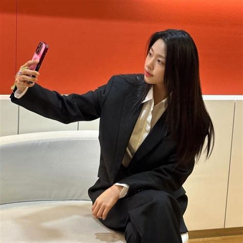 나혼자산다 설현 옷 핑크 가디건 바지 아크테릭스 백팩 케이스티파이 케이스 네이버 블로그
