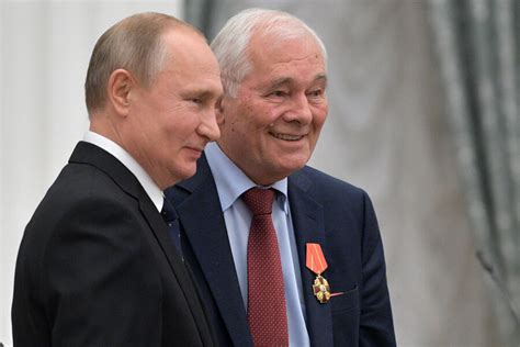 В Кремле рассказали об отношениях Путина с доктором Рошалем - Газета.Ru ...