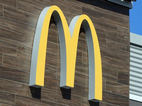 Fitness Coach Tests Out Cup Tray Mcdonalds Hack Au