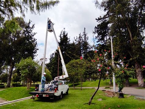 IluminaciÓn Parques Y Espacios PÚblicos 1 Quito Informa