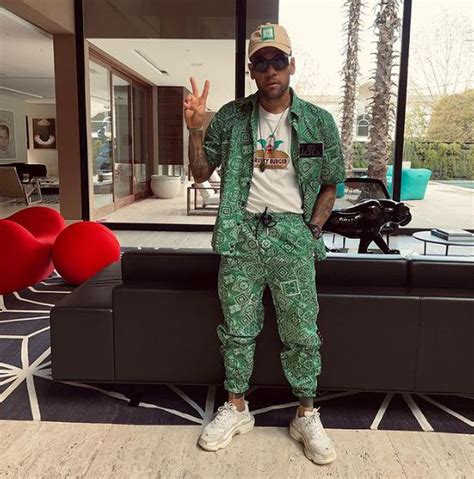 Poza 6 Cum Arată Casa Lui Dani Alves Din Barcelona