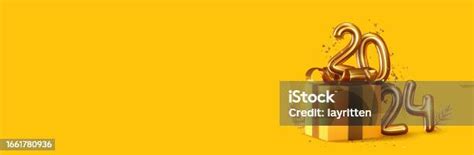 2024 새해 복 많이 받으세요 현실적인 선물 상자 황금 금속 번호입니다 3d는 금색 금속 기호 및 텍스트 문자를 렌더링합니다 파티 2024를 축하합니다 크리스마스 포스터