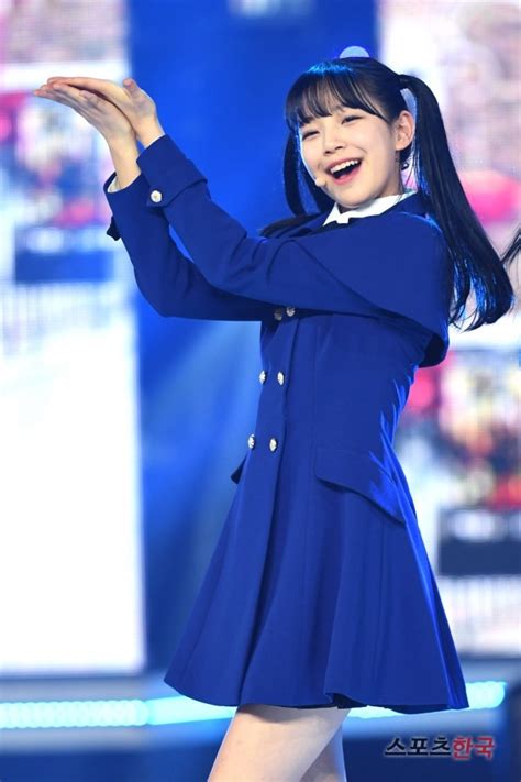 프로미스나인 백지헌 깜찍한 양갈래 머리