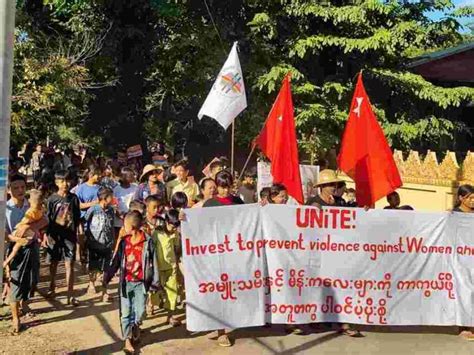 ဆားလင်းကြီးမြို့နယ်တွင် အမျိုးသမီးများ ဦးဆောင်ကာ စစ်အာဏာရှင် တော်လှန်ရေး ချီတက် ဆန္ဒပြ Khit