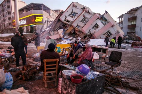 Aumenta El Número De Muertos Por Sismos En Ecuador