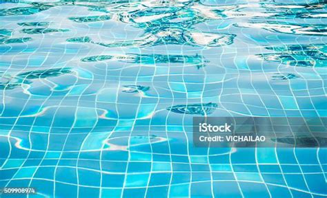 Latar Belakang Air Robek Di Kolam Renang Foto Stok Unduh Gambar