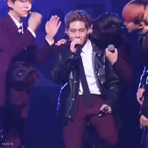 2018셔누 On Twitter 180210 셔누 주헌 하얀소녀 무릎꿇 Blcgyvhzbw Twitter