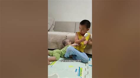哥哥吃雪糕给二宝馋坏了 人类幼崽有多可爱 萌萌可爱的小吃货来了 小宝宝的成长记录 Youtube