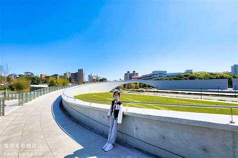 桃園平鎮景點【1895乙未保台紀念公園】超好拍ig打卡清水模建築，也有特色遊戲場遛小孩 兔兒毛毛姊妹花