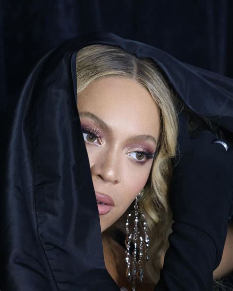 Η Beyoncé αποκαλύπτει το δικό της Hair Ritual για τέλεια διαμορφωμένες