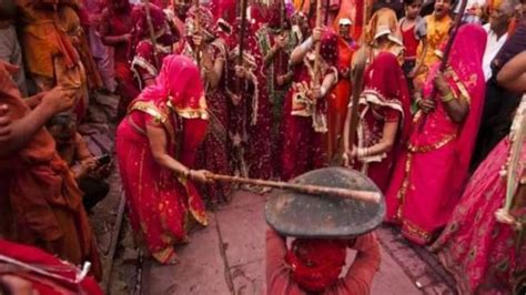 Holi 2023 पूरे देश में प्रसिद्ध है बरसाना की लट्ठमार होली अब बदल गई