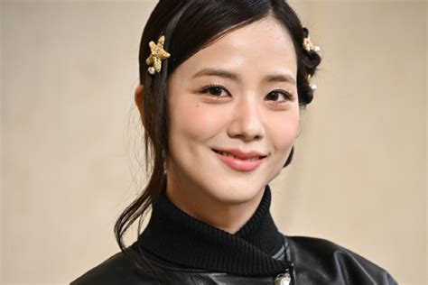 디올 2025 봄 여름 오뜨 꾸뛰르 패션쇼 디올 글로벌 앰버서더 지수 뷰티 룩 공개