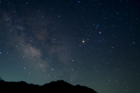 【星に関する季語】種類や季節を理解しよう星空や星月夜•満天星など春夏秋冬別にわかりやすく解説 俳句の教科書｜俳句の作り方・有名俳句の解説サイト