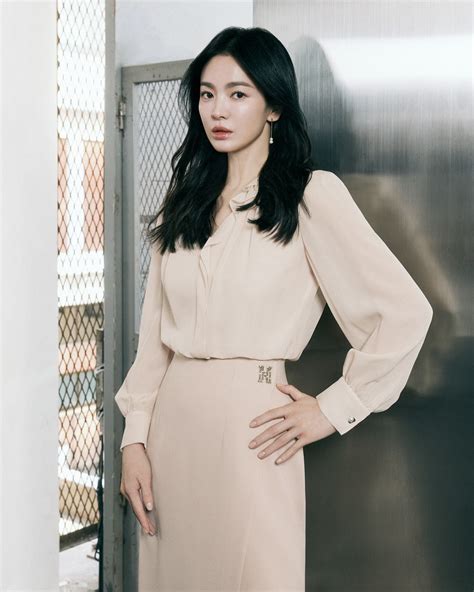 송혜교 43살 맞아 셋업룩 입고 여전한 미모 스타픽