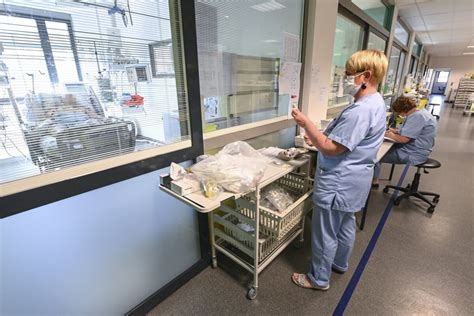 Chiffres Covid En Belgique Ce Mardi Près De 127 Admissions à L