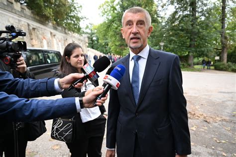 Galerie Miloš Zeman oslavil osmdesátiny po boku významných hostů Proč chyběla jeho dcera