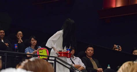 客席から貞子、現る！映画『貞子』公開御礼舞台あいさつ：フォトギャラリー｜シネマトゥデイ