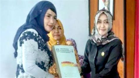 Anggota Dewan Dora Maharani Gelar Pelatihan Rias Pengantin Dpd Pdi