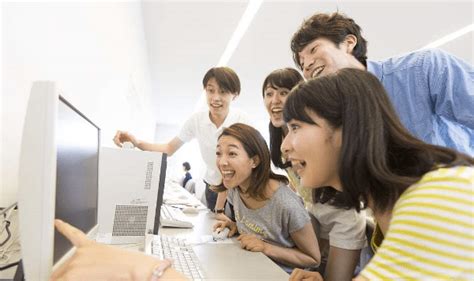大学生消费能力有多强？网购快递包裹“堆成山”，场面相当壮观经济
