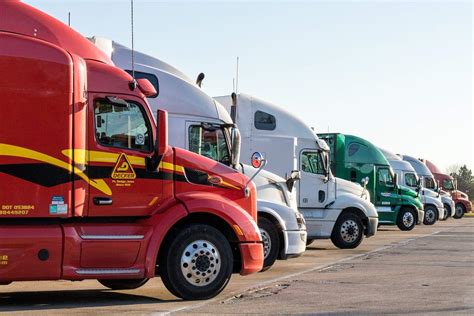 Cómo trabajar de camionero en Estados Unidos Requisitos y consejos