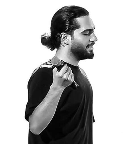 همه ایران نگران حامیم همه دست به دعا برای خواننده جذاب بیوگرافی