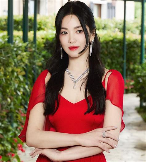 송혜교 베니스에서 레드 드레스 고혹적 매력 발산 헤럴드경제 송혜교 베니스에서 레드 드레스 고혹적 매력 발산 헤럴드경제