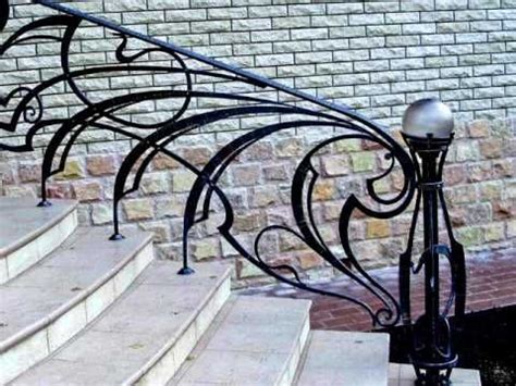 Перила кованые для крыльца в частном доме на улице фото
