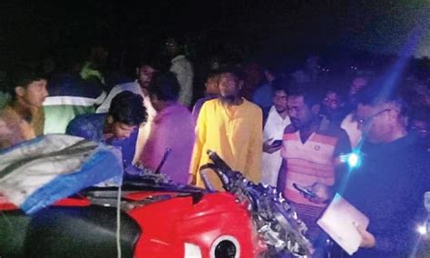 চিরিরবন্দরে সড়ক দুর্ঘটনায় ২ জনের মৃত্যু
