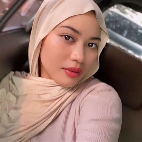 Deay Dewiayuth On Threads