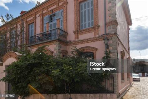 거리와 마케도니아 동쪽과 티라 체 그리스에서 Xanthi의 오래 된 마을 오래 된 주택 0명에 대한 스톡 사진 및 기타 이미지 0명 거리 건물 정면 Istock