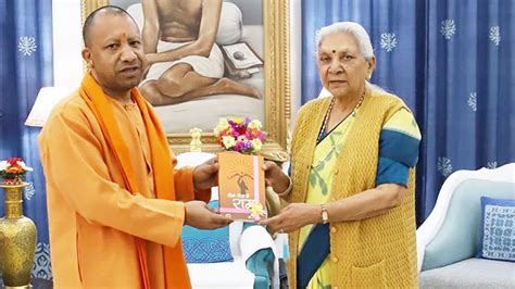 कैब‍िनेट व‍िस्‍तार की चर्चाओं के बीच राज्‍यपाल से म‍िले Cm योगी मंत्र