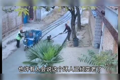 水泥路面还末凝固，而三轮车大爷的这波神操作，让你意想不到