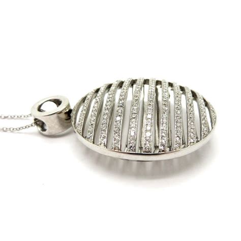 Estate 18 Karat White Gold 200 Carat Round Pave Diamond Circle Pendant