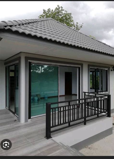 Aconchegante Área Externa Com Banco De Madeira