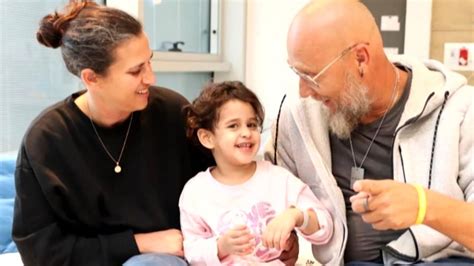 אביגיל עידן בת ה 4 שוחררה משבי חמאס וריגשה את כל העולם Youtube