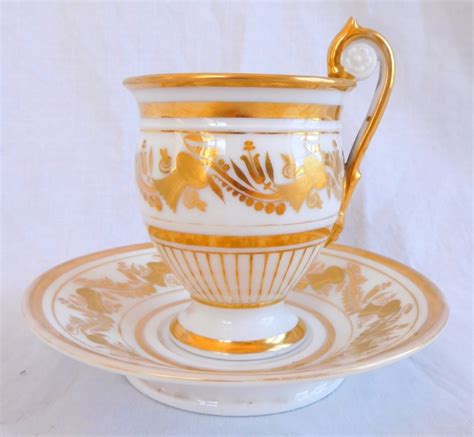 Tasse à Café Empire En Porcelaine Blanche Et Or Gslr Antiques