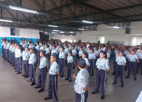Gilmar Mendes cassa decisão que suspendeu programa de escolas cívico