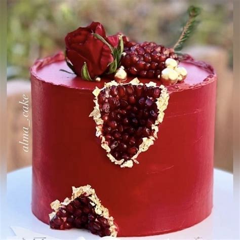 کیک شب یلدا ۱۴۰۱؛ طرح های خلاقانه و بی نظیر از تزیین کیک برای شب یلدا