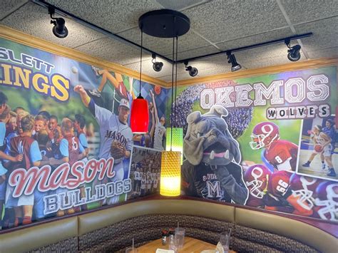 The Mural In Applebees Still Has The Old Name Of My Towns High School Football Team Scrolller