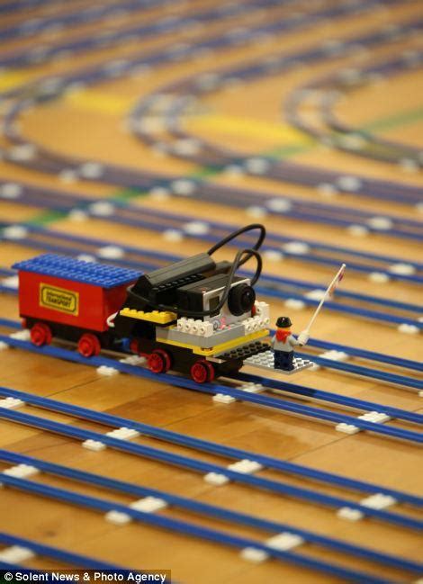Самая длинная игрушечная железная дорога из конструктора LEGO
