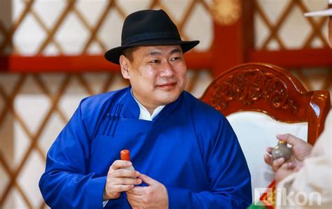 ФОТО Төрийн гурван өндөрлөг азай буурлуудтай золгов