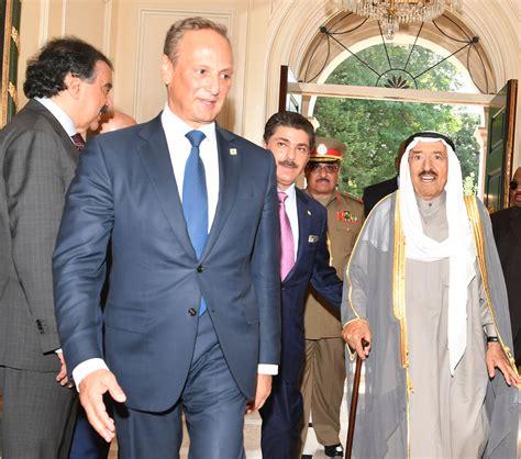 كونا سمو أمير البلاد يحضر مأدبة غداء على شرف سموه أقامها سفير الكويت