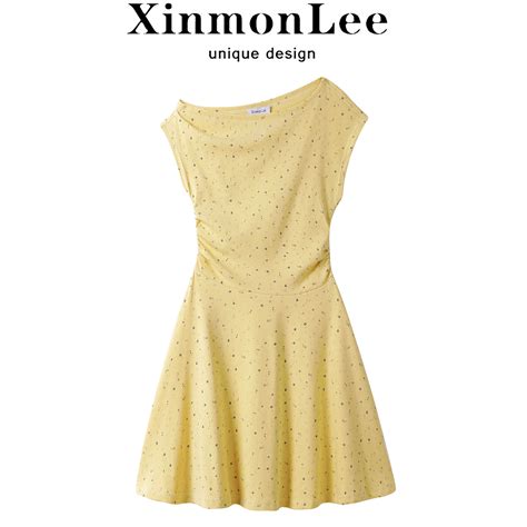Xinmonlee韩系甜美黄色减龄碎花连衣裙纯欲露肩收腰显瘦短裙夏季
