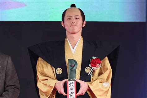 想像絶する衣装に会場騒然「くそ笑った」 1人だけ異次元楽天27歳にx衝撃「やばすぎる」 Full Count